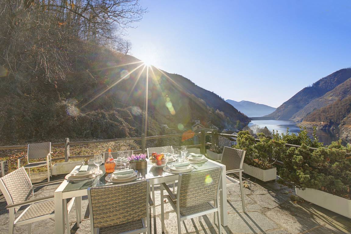 75 M² Appartement ∙ 2 Chambres ∙ 4 Personnes - Locarno