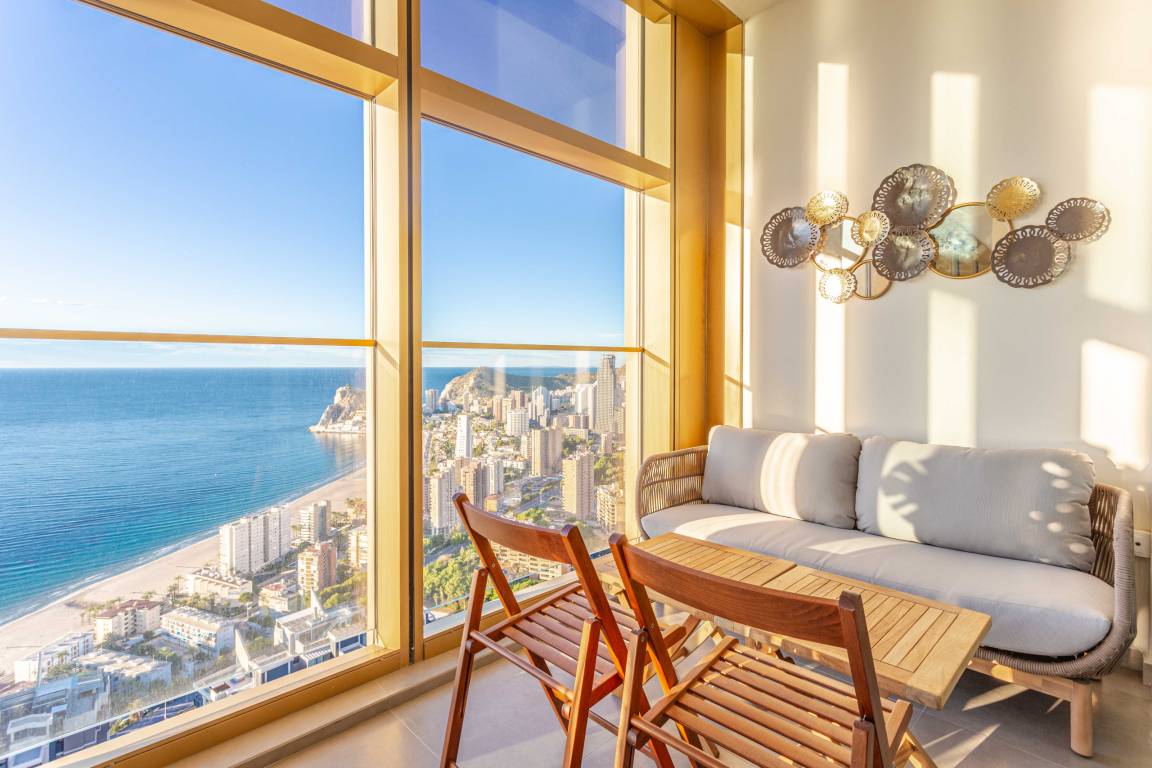 75 M² Apartamento ∙ 2 Habitaciones ∙ 5 Huéspedes - Benidorm