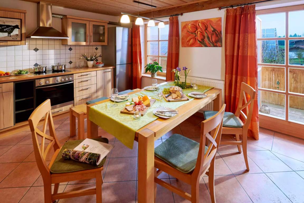 90 M² Ferienwohnung ∙ 2 Schlafzimmer ∙ 4 Gäste - Chiemsee