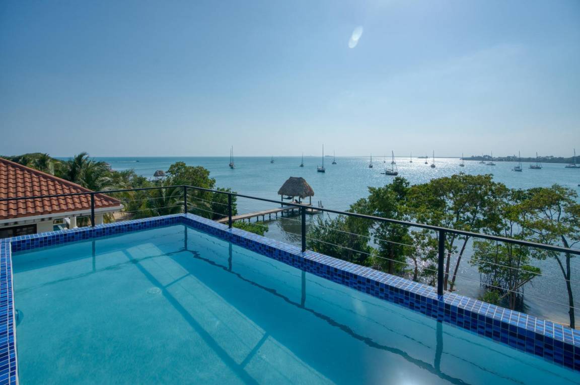 511 M² Villa ∙ 5 Bedrooms ∙ 14 Guests - Placencia