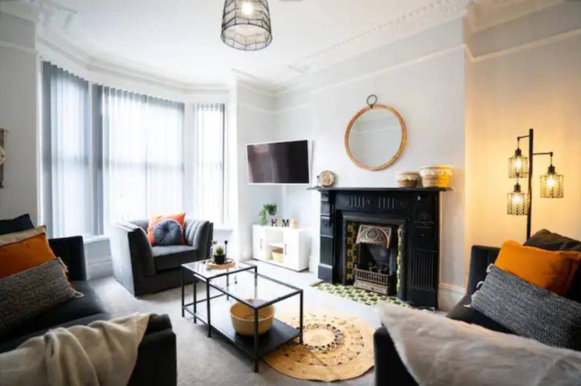 139 M² House ∙ 5 Bedrooms ∙ 13 Guests - Leeds