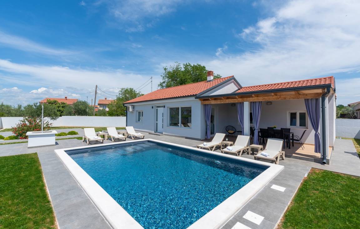 118 M² House ∙ 2 Bedrooms ∙ 6 Guests - Pula