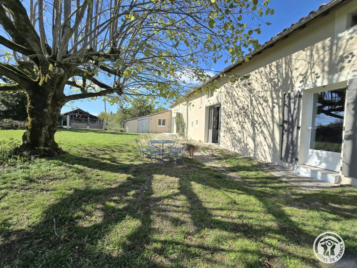 160 M² Cottage ∙ 5 Bedrooms ∙ 11 Guests - Dordogne