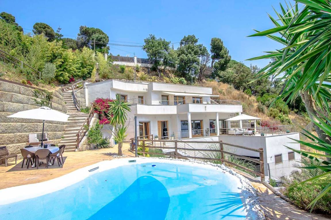 300 M² Villa ∙ 4 Schlafzimmer ∙ 9 Gäste - Calella