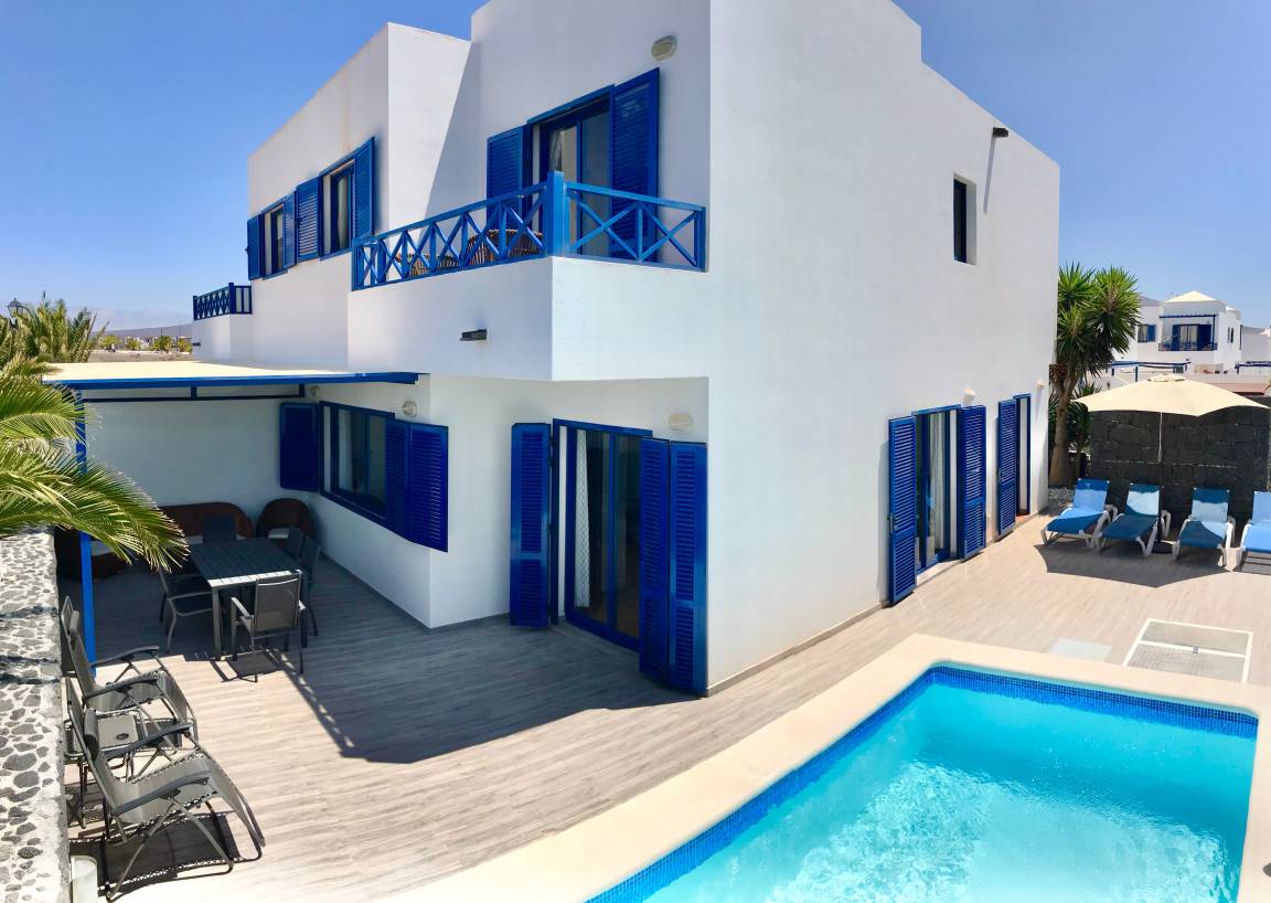 300 M² Villa ∙ 3 Bedrooms ∙ 6 Guests - Playa Blanca