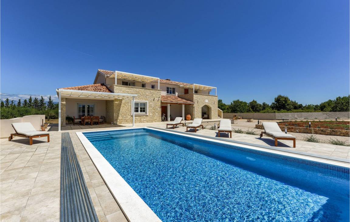 300 M² House ∙ 4 Bedrooms ∙ 8 Guests - Zaton
