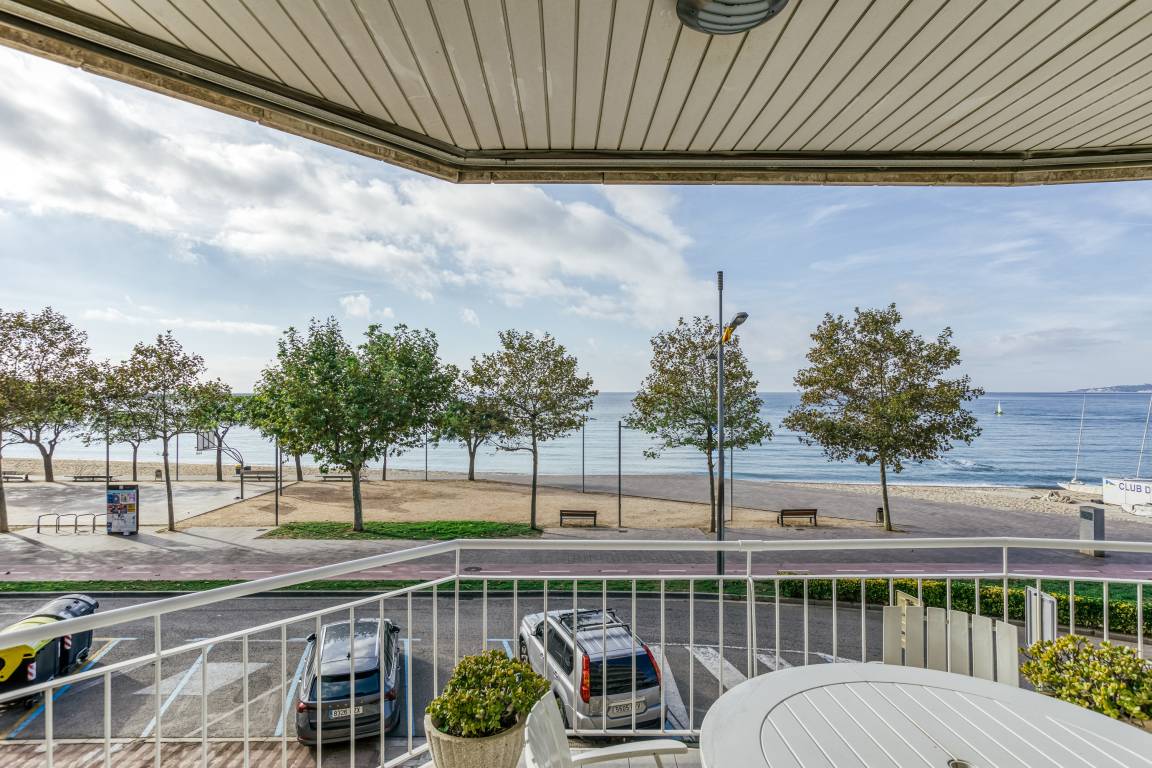 140 M² Apartment ∙ 4 Bedrooms ∙ 8 Guests - Palamós