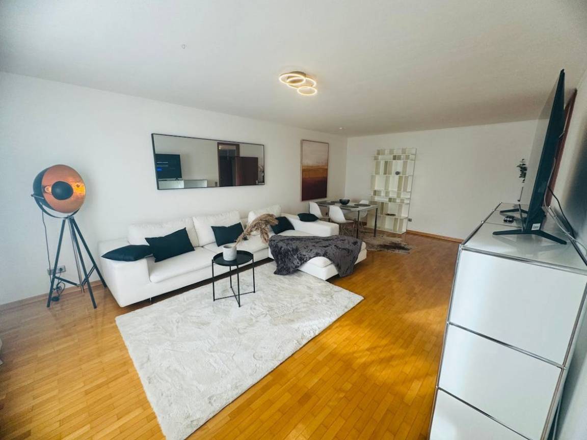 68 M² Ferienwohnung ∙ 1 Schlafzimmer ∙ 2 Gäste - München