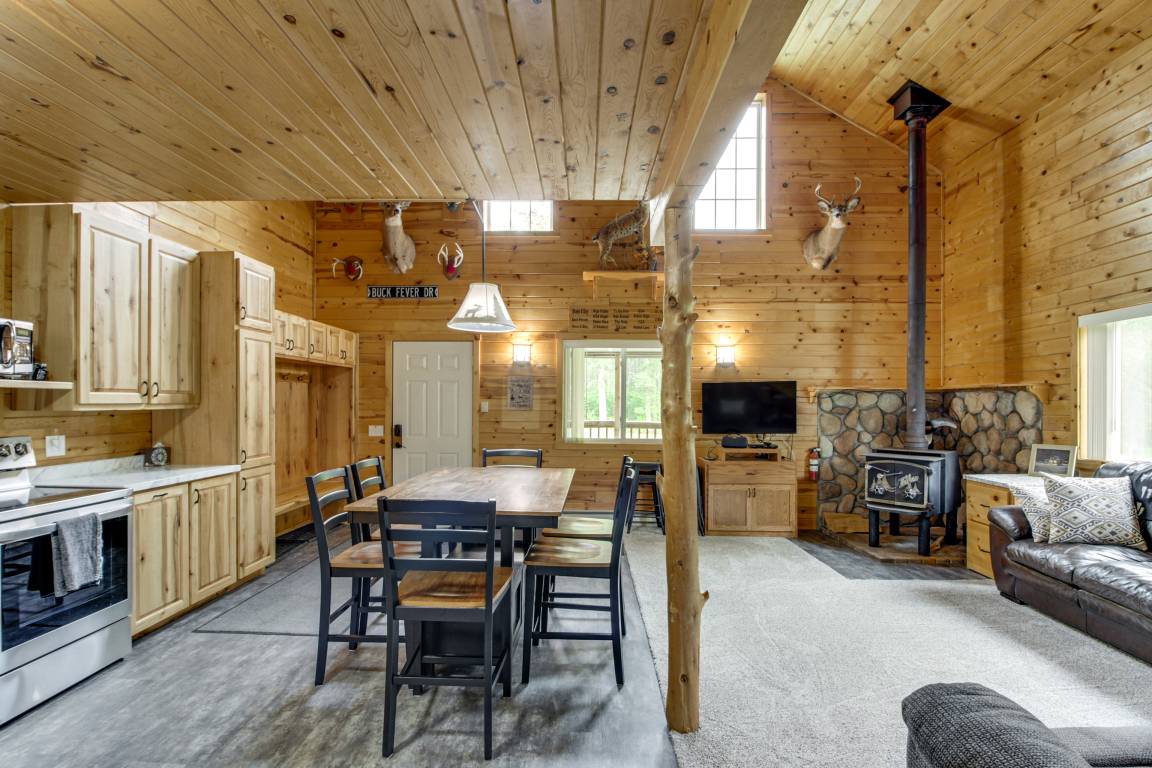 133 M² House ∙ 4 Bedrooms ∙ 14 Guests - Oshawa, MN