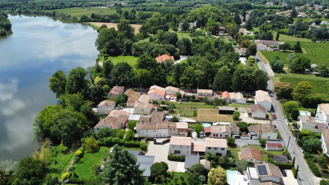 100 M² House ∙ 2 Bedrooms ∙ 4 Guests - Libourne