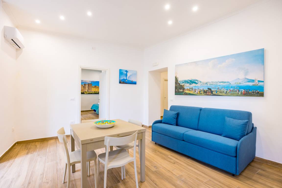 118 M² Huoneisto ∙ 2 Makuuhuonetta ∙ 6 Vierasta - Napoli