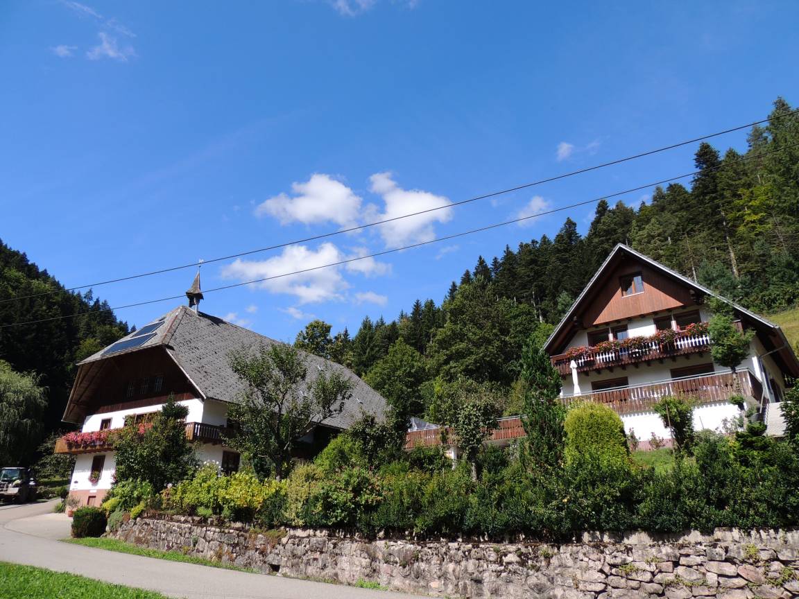 80 M² Ferienwohnung ∙ 2 Schlafzimmer ∙ 4 Gäste - Hornberg