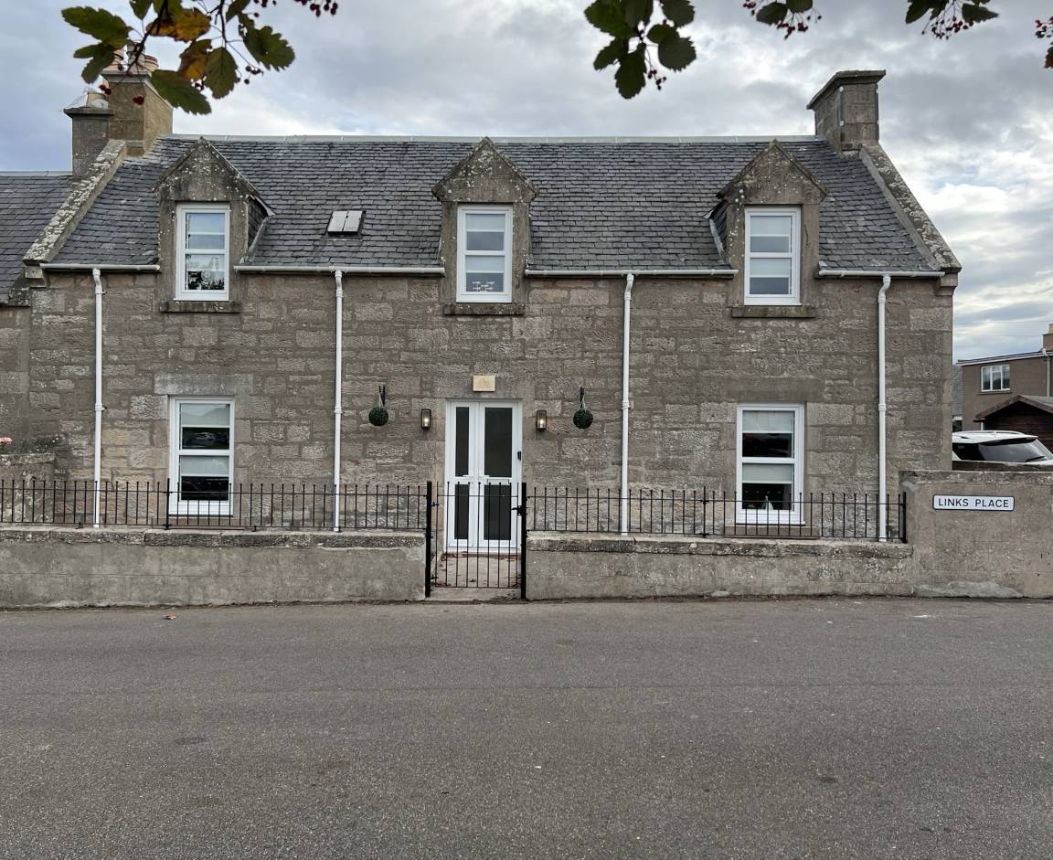 Cottage ∙ 4 Bedrooms ∙ 8 Guests - Nairn