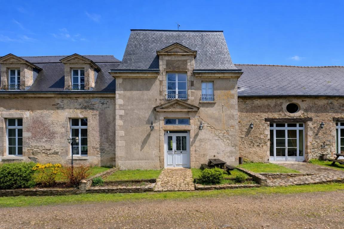 140 M² Maison De Vacances ∙ 4 Chambres ∙ 15 Personnes - Josselin