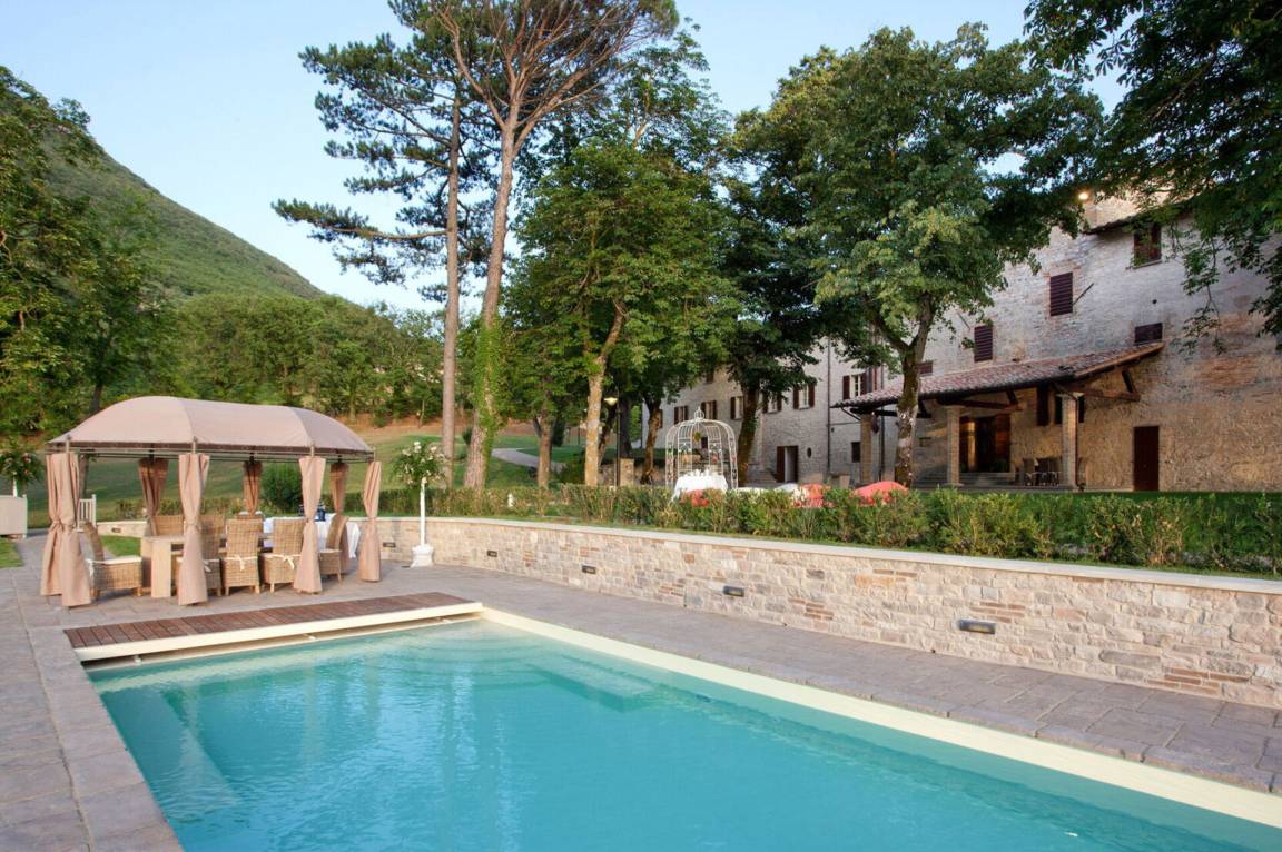 700 M² Villa ∙ 10 Schlafzimmer ∙ 20 Gäste - Gubbio