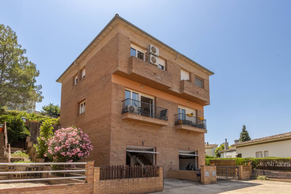 150 M² House ∙ 4 Bedrooms ∙ 8 Guests - Besalú