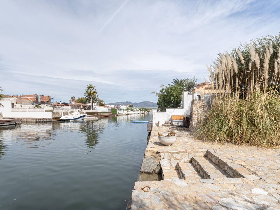 75 M² Ferienhaus ∙ 2 Schlafzimmer ∙ 4 Gäste - Empuriabrava