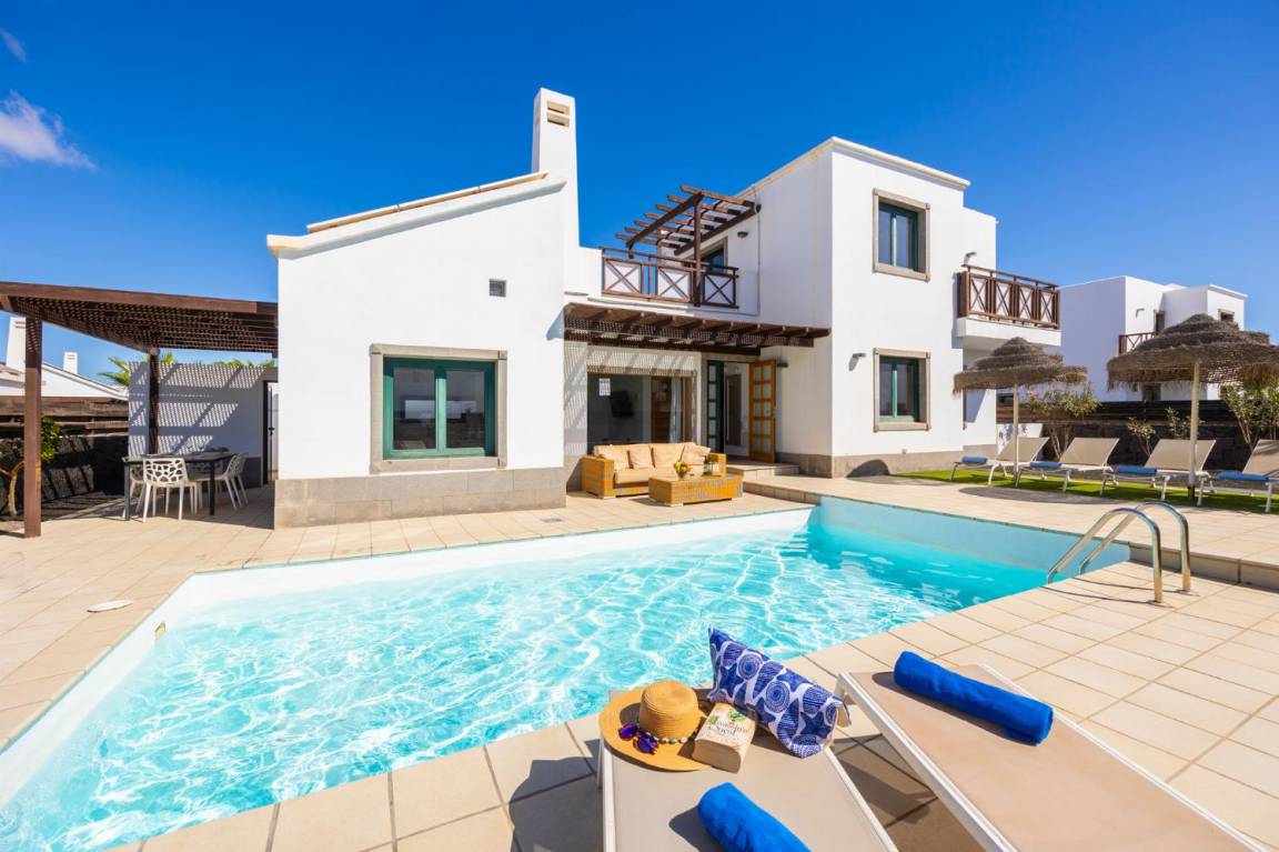 200 M² Villa ∙ 3 Bedrooms ∙ 6 Guests - Playa Blanca