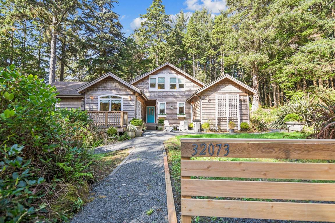 House ∙ 4 Bedrooms ∙ 14 Guests - Cannon Beach, OR