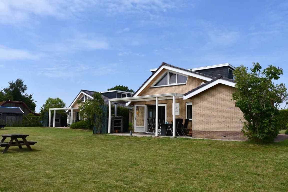 1000 M² Ferienhaus ∙ 2 Schlafzimmer ∙ 5 Gäste - Friesland