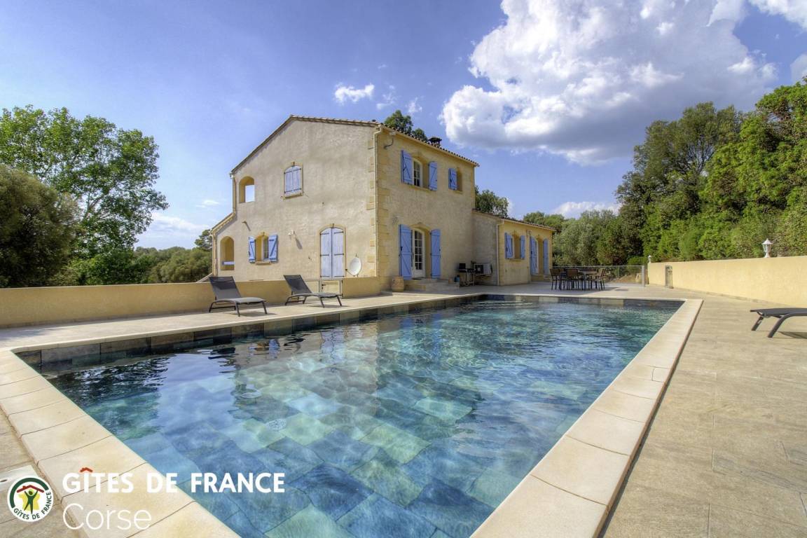 192 M² Gîte ∙ 4 Chambres ∙ 8 Personnes - Sartène