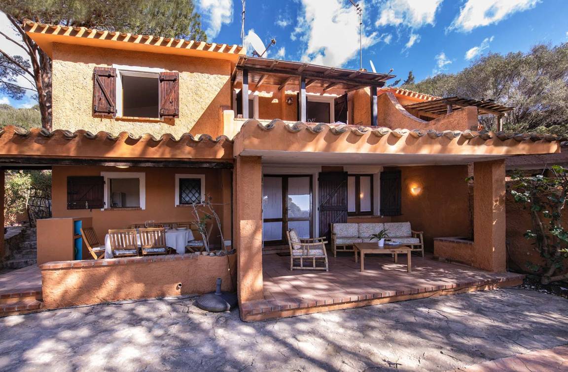 150 M² Villa ∙ 3 Bedrooms ∙ 6 Guests - Quartu Sant'Elena