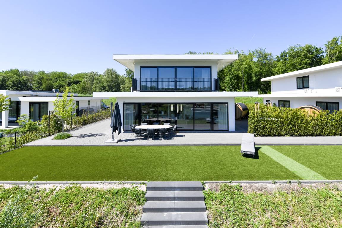 434 M² Bungalow ∙ 8 Slaapkamers ∙ 16 Gasten - Flevoland