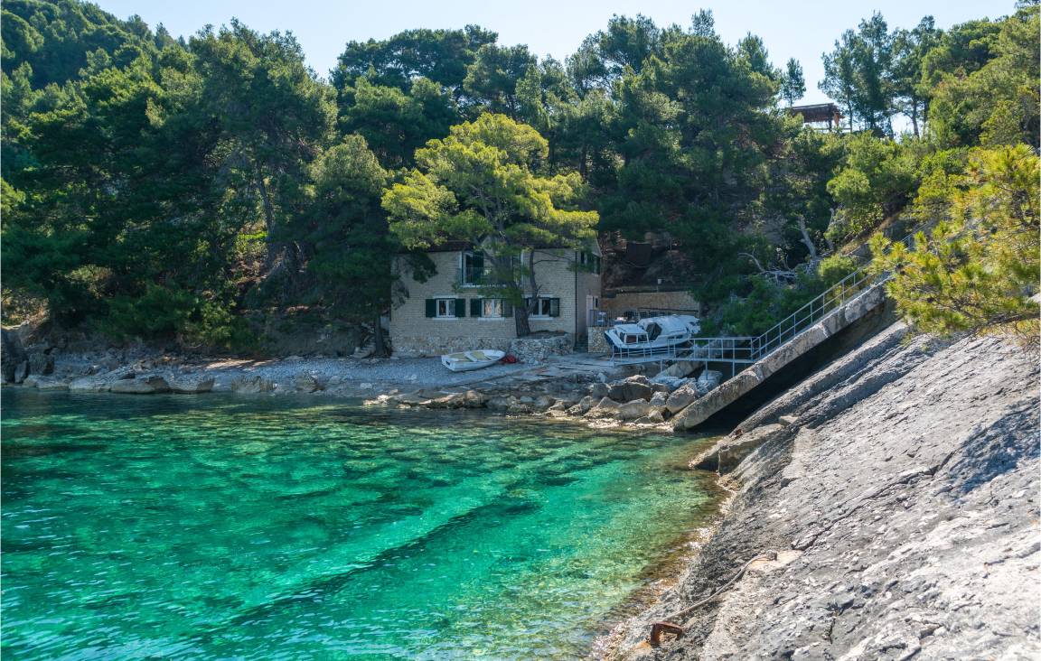 105 M² House ∙ 4 Bedrooms ∙ 7 Guests - Hvar