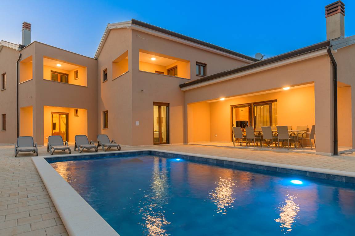 244 M² Villa Vacanza ∙ 5 Camere Da Letto ∙ 10 Ospiti - Rovigno