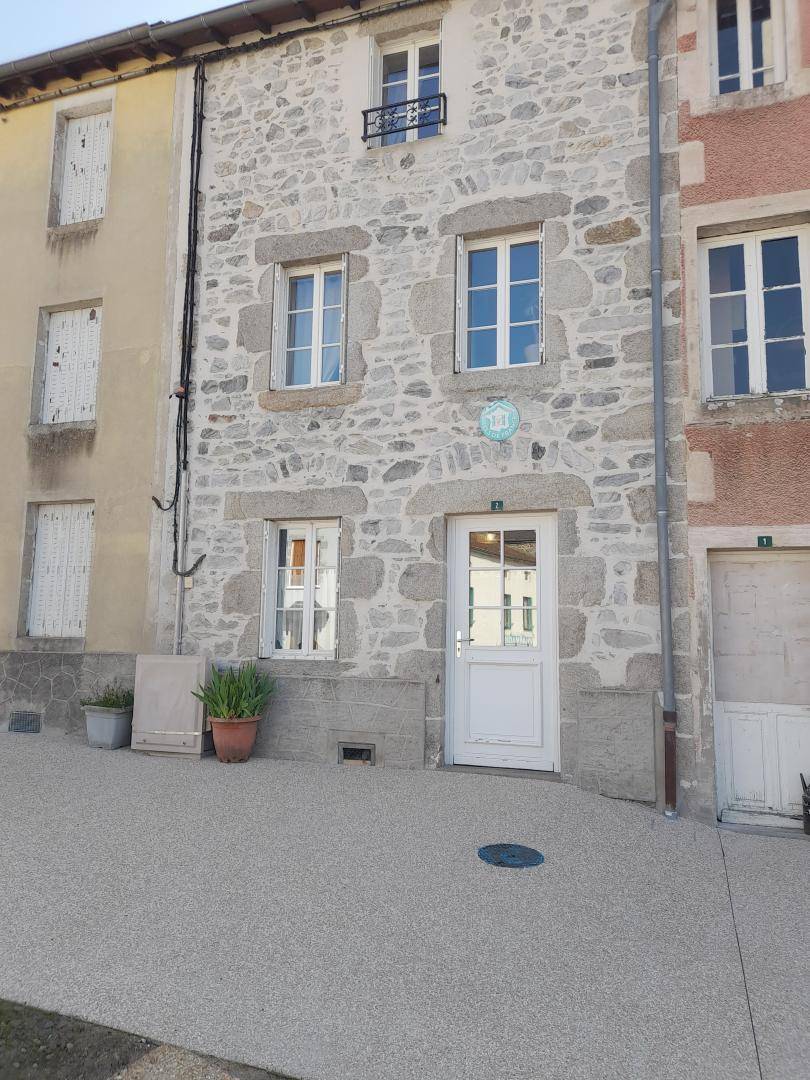 93 M² Gîte ∙ 3 Chambres ∙ 6 Personnes - Auvergne