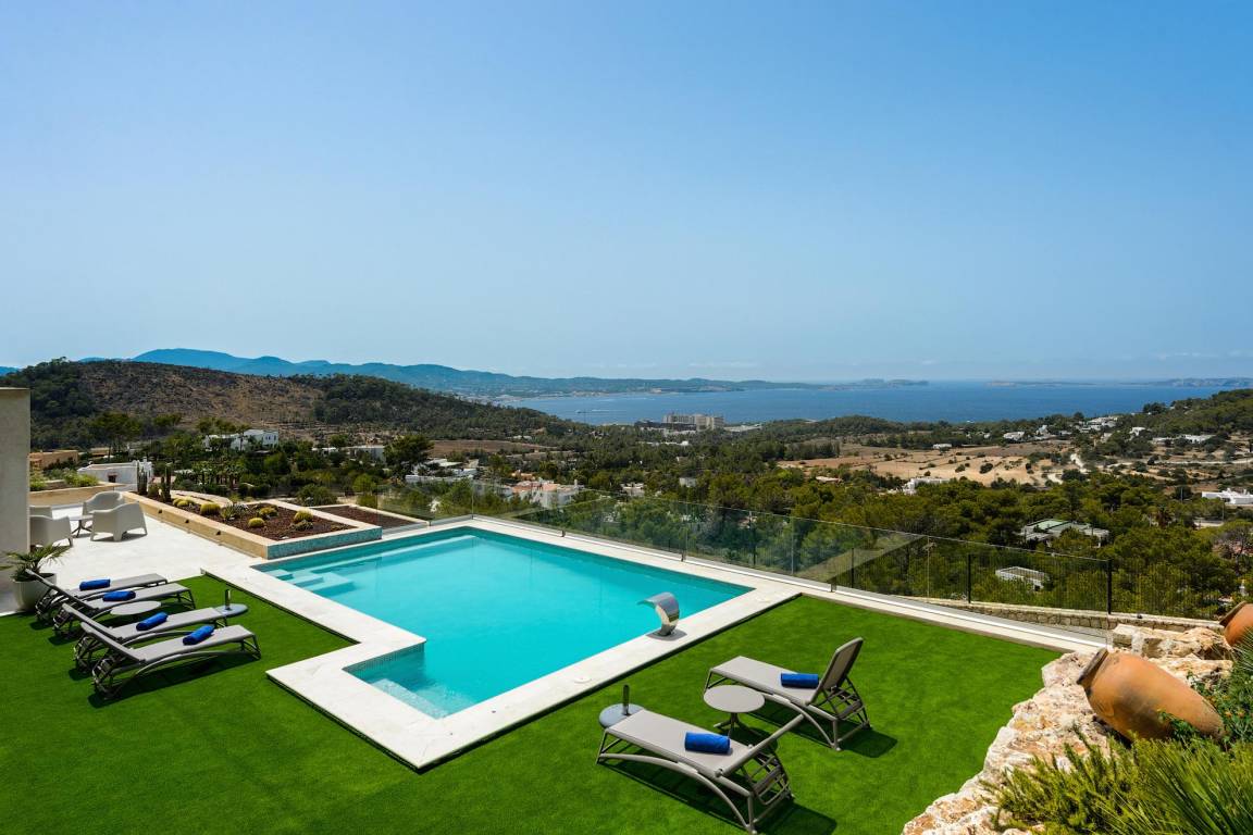 250 M² Villa ∙ 4 Bedrooms ∙ 6 Guests - Sant Antoni de Portmany