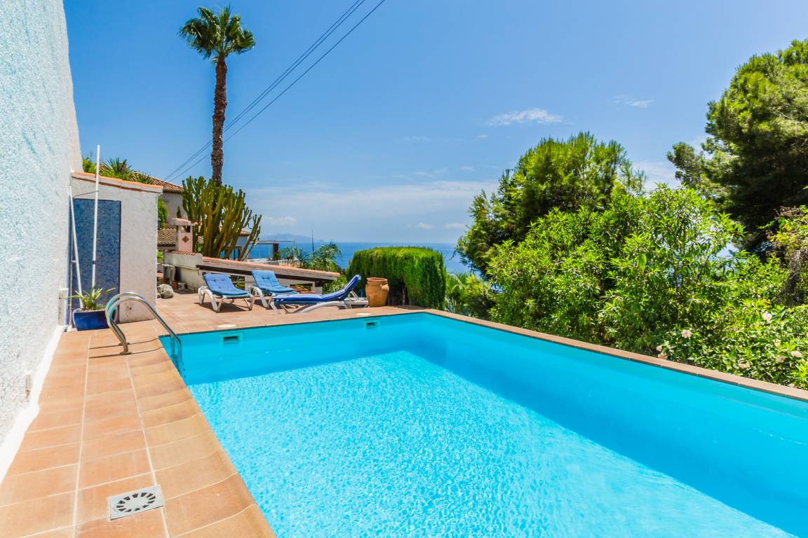 228 M² Villa ∙ 4 Bedrooms ∙ 10 Guests - Almuñécar