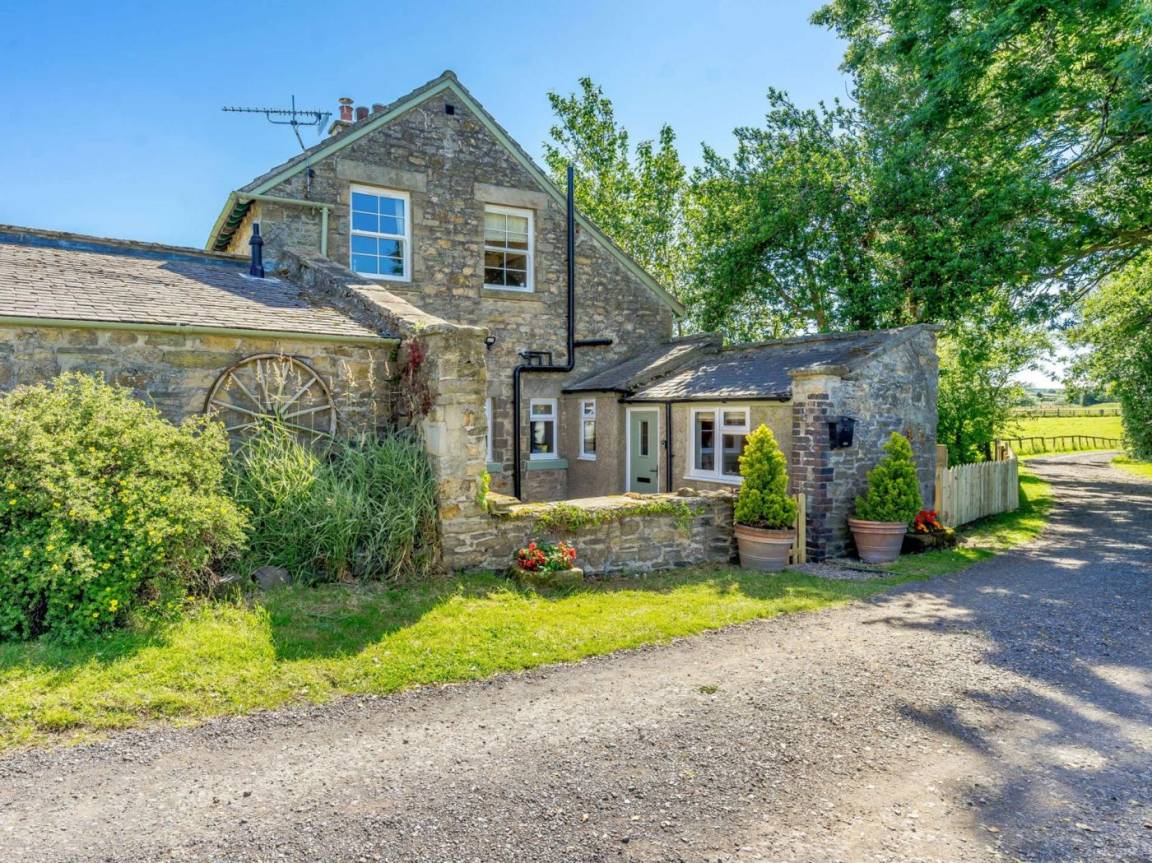 Cottage ∙ 2 Bedrooms ∙ 4 Guests - Darlington