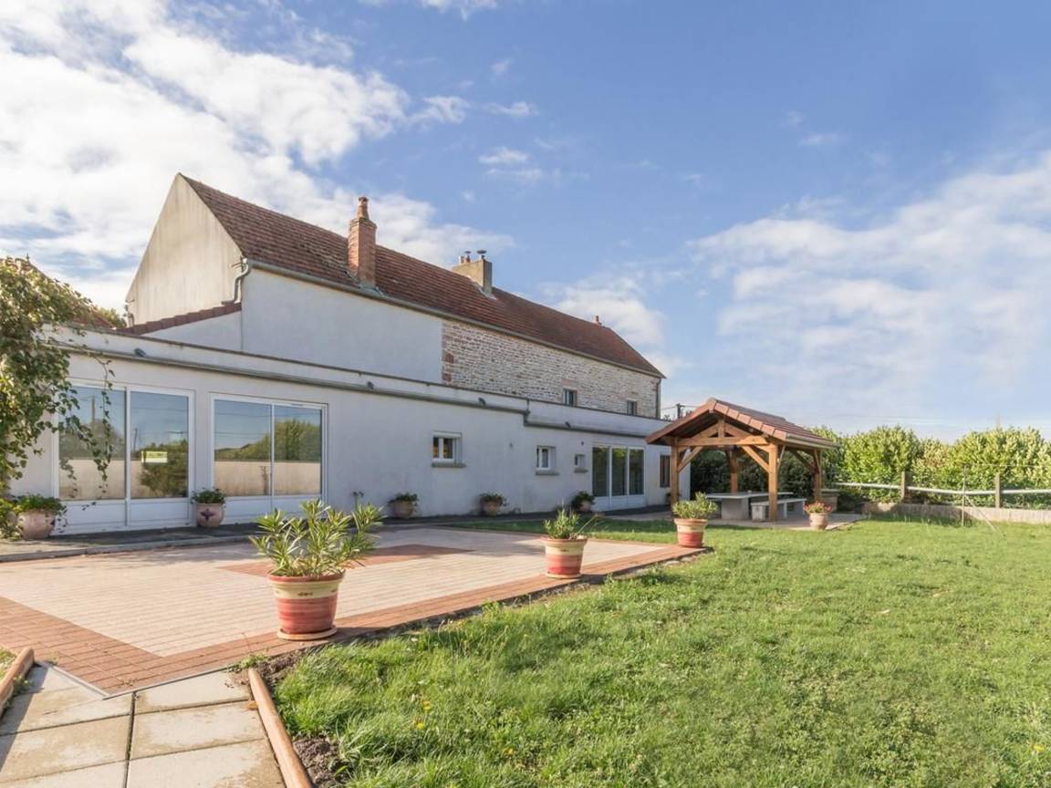 250 M² Cottage ∙ 4 Bedrooms ∙ 10 Guests - Dole