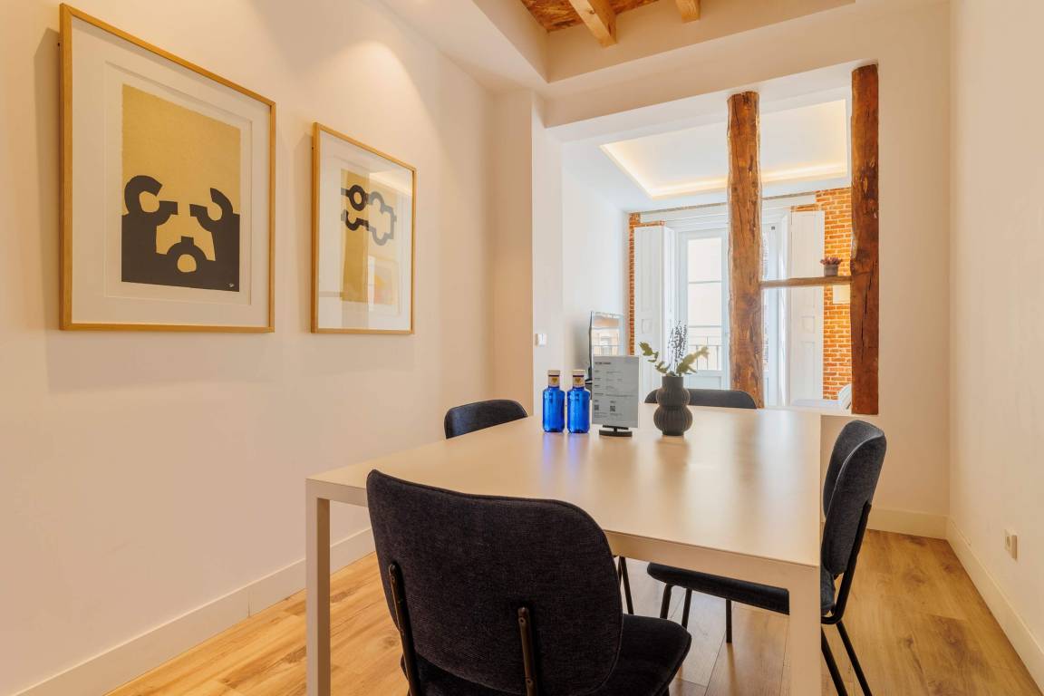 99 M² Apartment ∙ 2 Bedrooms ∙ 3 Guests - Madrid