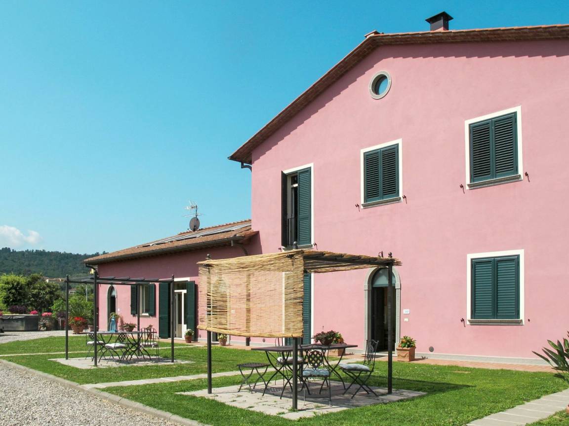 100 M² Villa ∙ 2 Bedrooms ∙ 5 Guests - Lucca