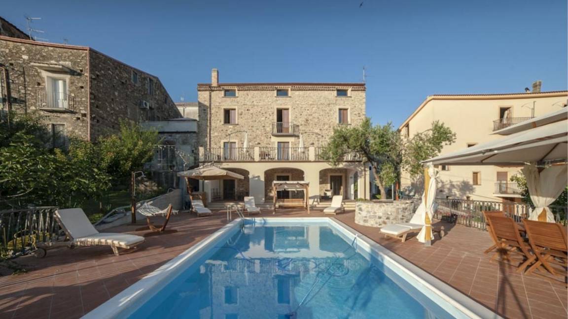 Villa ∙ 6 Bedrooms ∙ 14 Guests - Sapri
