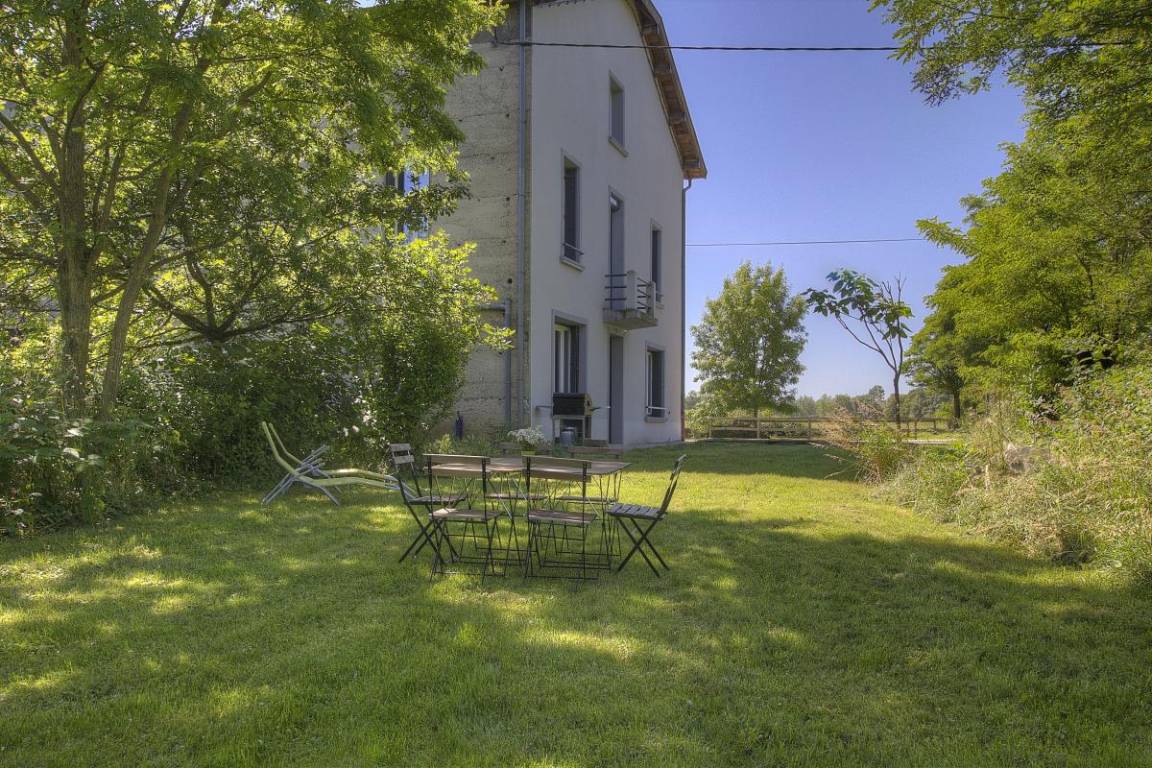 90 M² Gîte ∙ 2 Chambres ∙ 5 Personnes - Ain