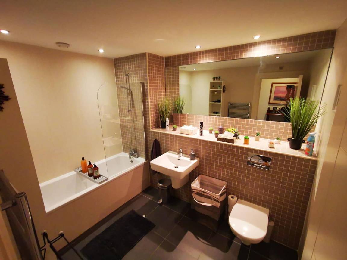 83 M² Appartement ∙ 2 Chambres ∙ 5 Personnes - Belfast