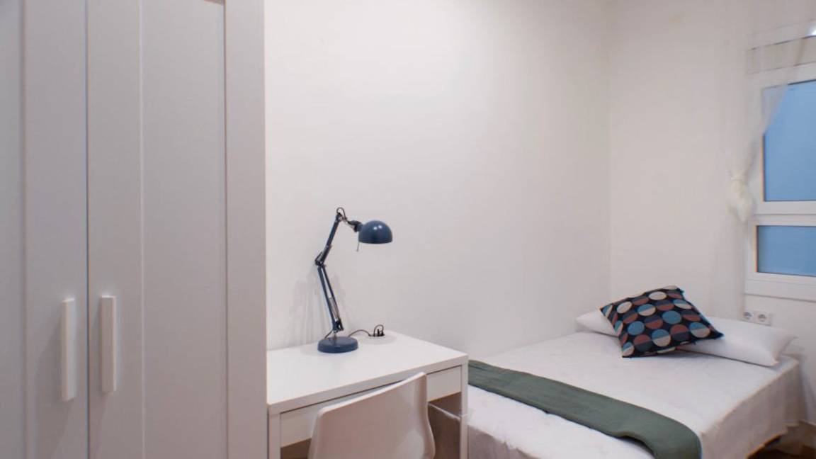 Habitación Privada ∙ 1 Habitación ∙ 5 Huéspedes - Badalona