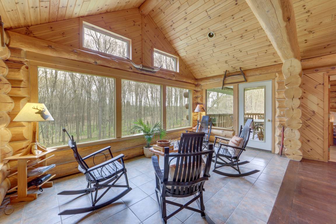 260 M² House ∙ 5 Bedrooms ∙ 17 Guests - Tustin, MI