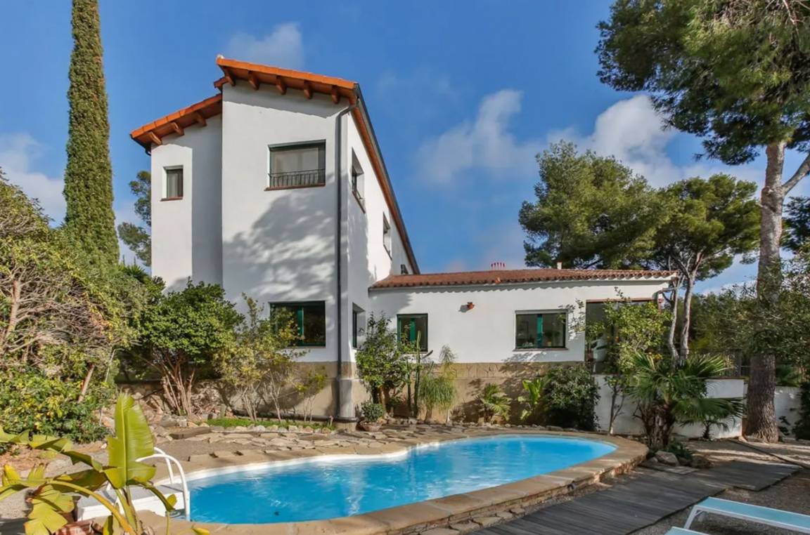 300 M² Villa ∙ 4 Chambres ∙ 8 Personnes - Castelldefels