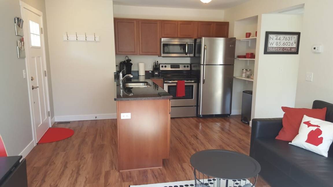84 M² Apartment ∙ 1 Bedroom ∙ 4 Guests - Traverse City, MI