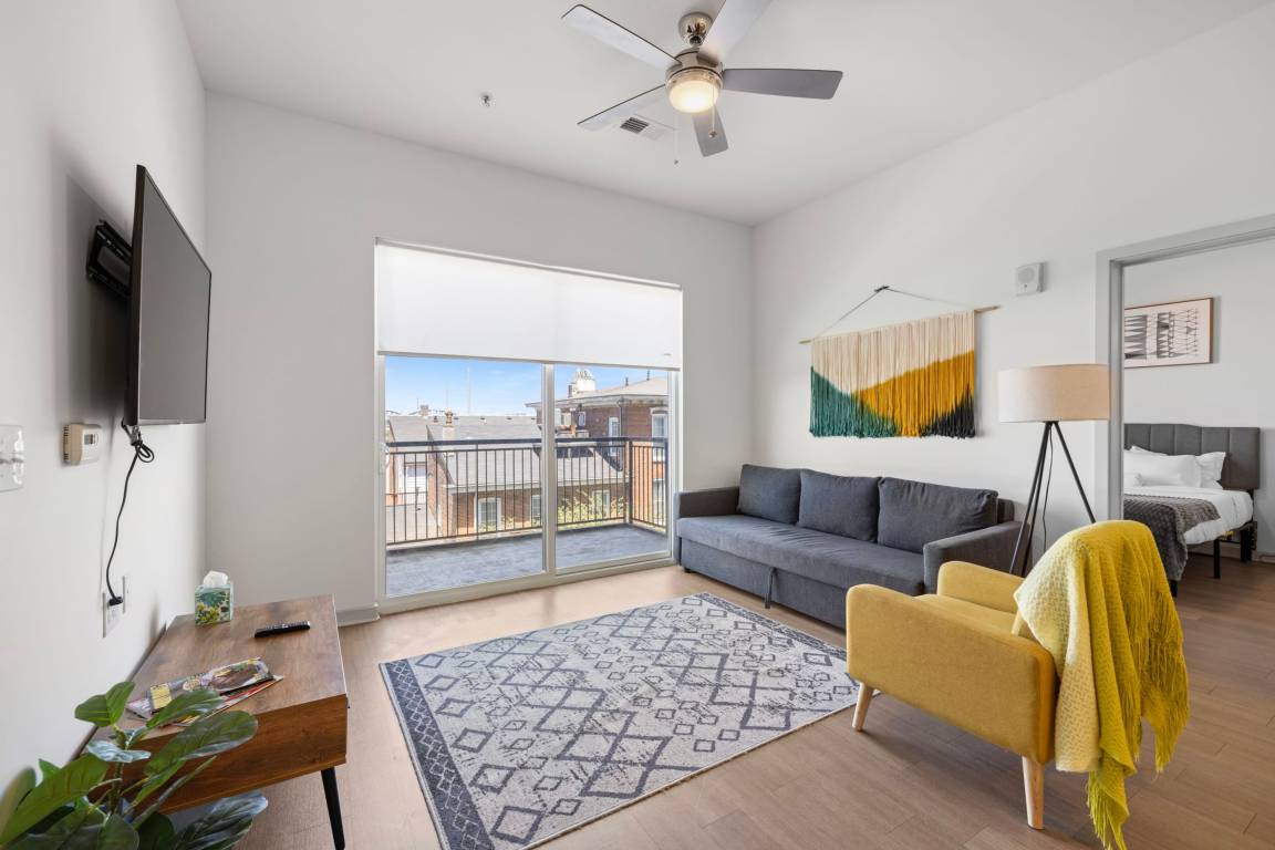 Apartment ∙ 2 Bedrooms ∙ 5 Guests - Louisville, KY