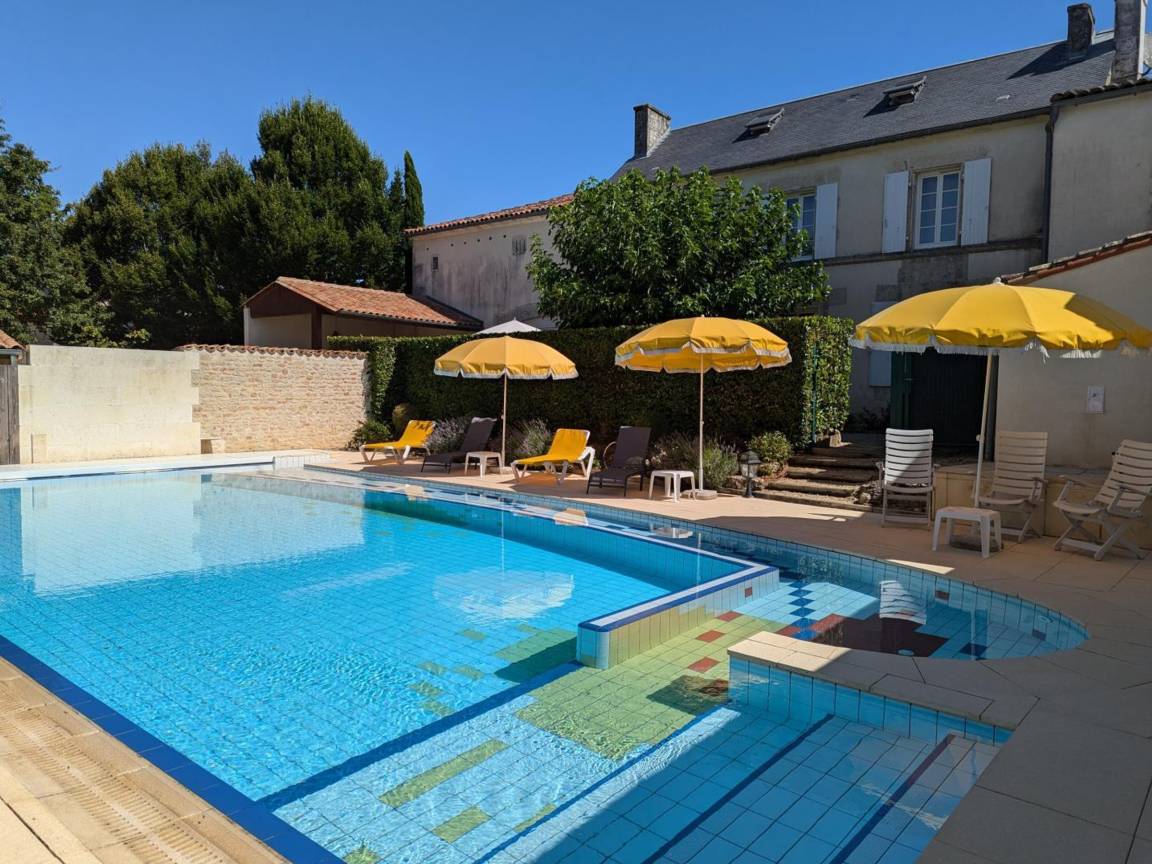 125 M² Cottage ∙ 3 Chambres ∙ 6 Personnes - Jarnac
