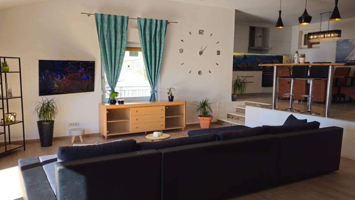 120 M² Ferienhaus ∙ 3 Schlafzimmer ∙ 8 Gäste - Omiš
