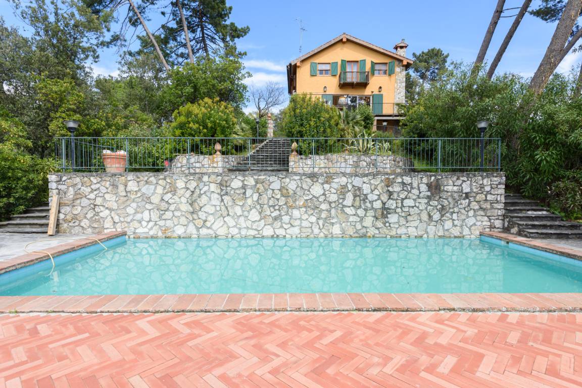 220 M² Villa ∙ 4 Chambres ∙ 10 Personnes - Camaiore