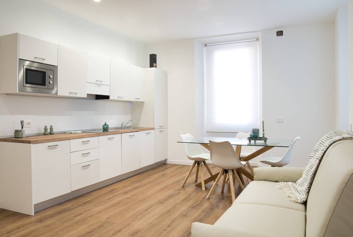 50 M² Ferienwohnung ∙ 1 Schlafzimmer ∙ 4 Gäste - Lecco