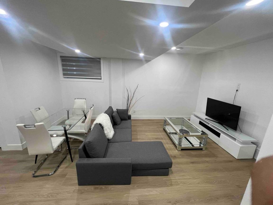 121 M² Private Room ∙ 2 Bedrooms ∙ 7 Guests - Saint Albert