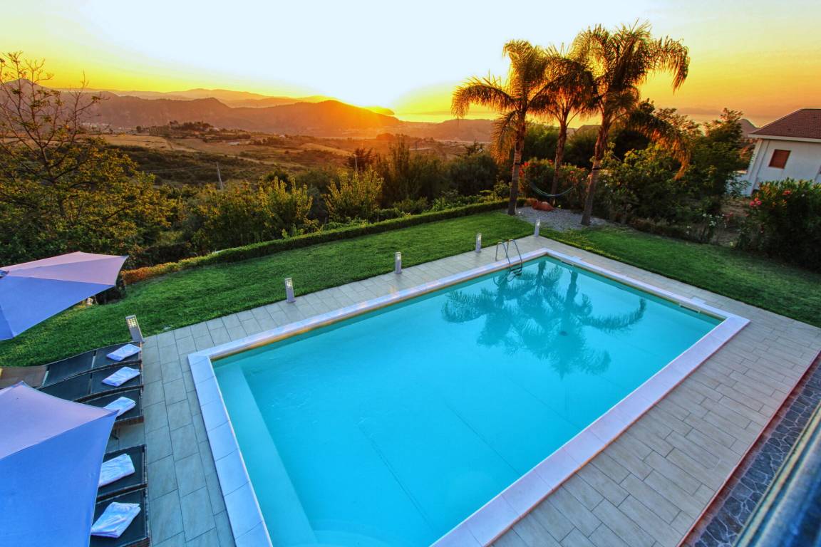 140 M² Villa ∙ 4 Bedrooms ∙ 10 Guests - Terme Vigliatore